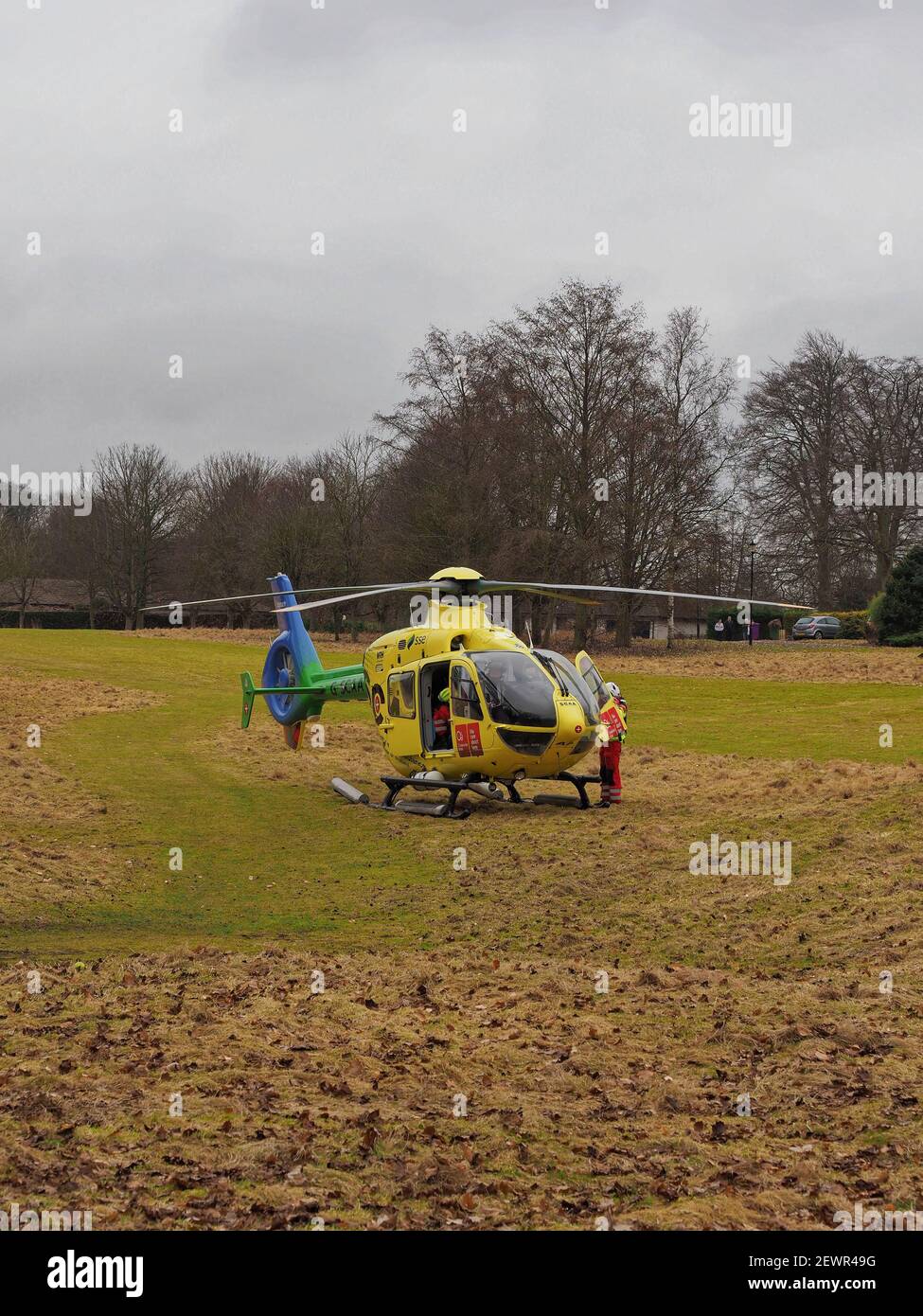 Paramedic uk uniform ambulance hi-res stock photography and images - Alamy