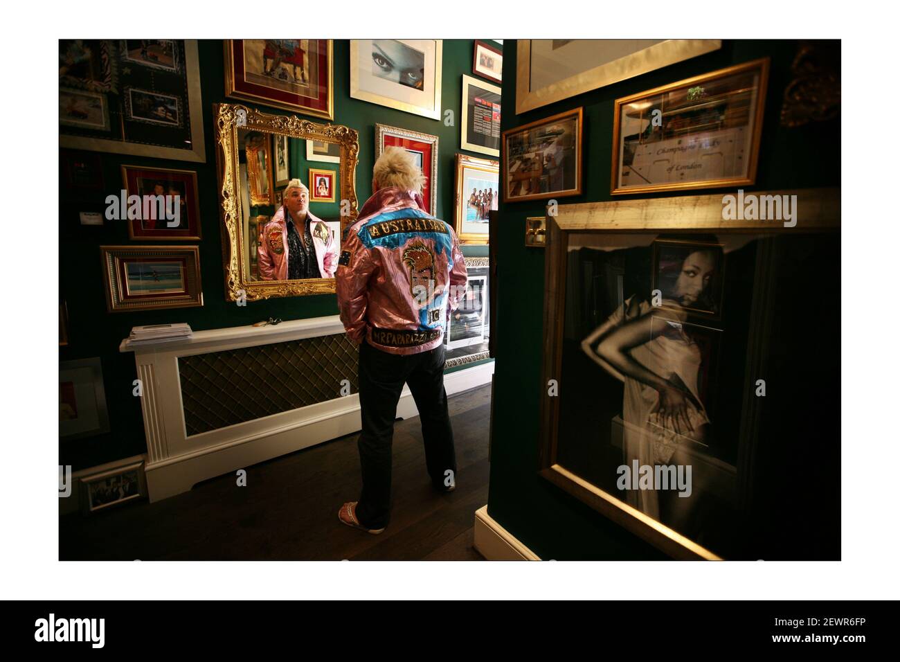Darren Lyons (Big Pictures) at home in his west London home Stock Photo ...