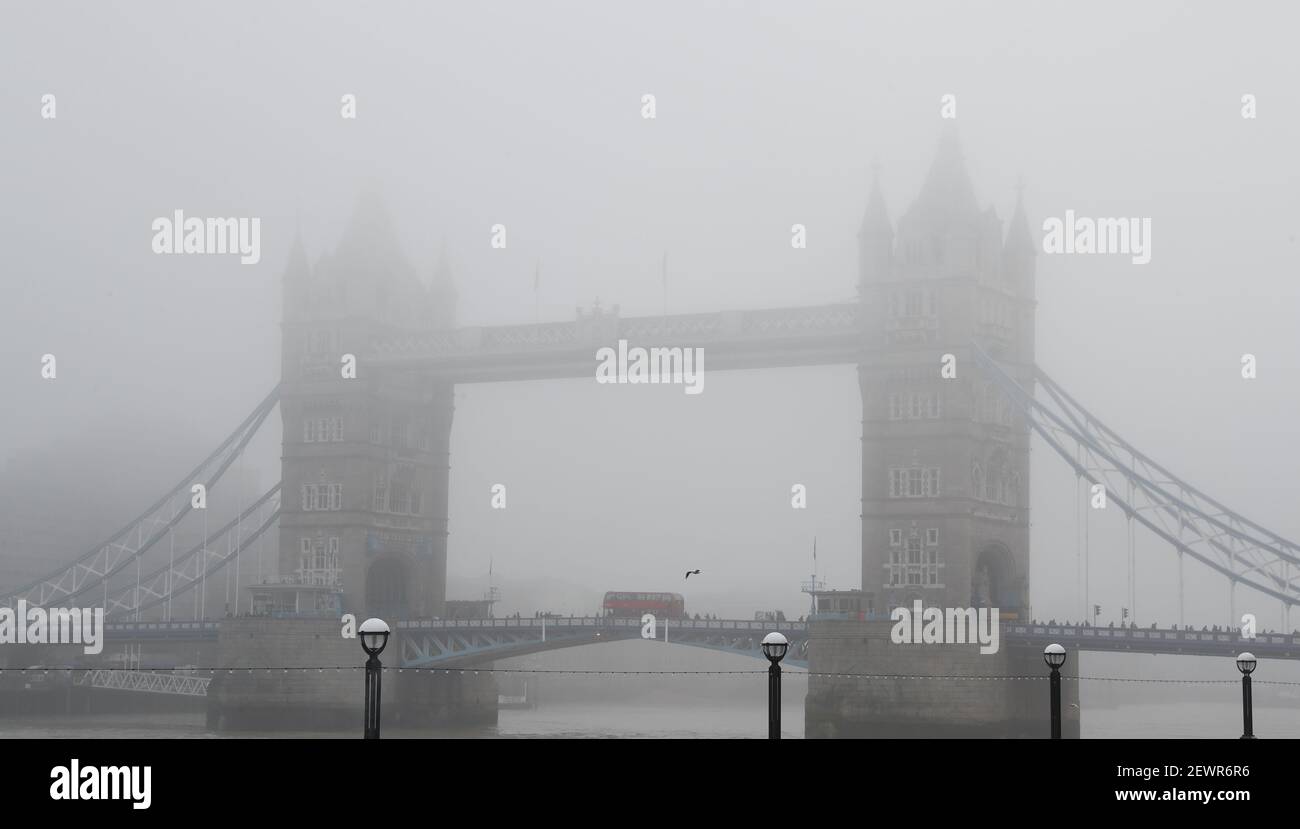 BRITAIN-LONDON-FOG (161230) -- LONDON, Dec. 30, 2016 (Xinhua) -- Photo ...