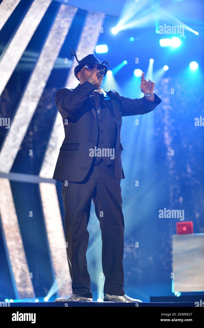 MIAMI, FL - DECEMBER 31: Coolio performs during Pitbull's New Year's ...