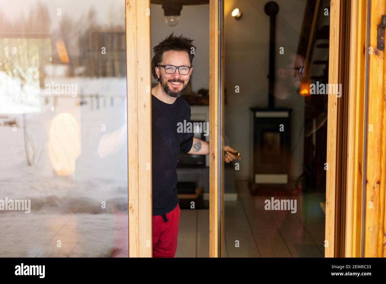 Home entrance door open man hi-res stock photography and images - Alamy