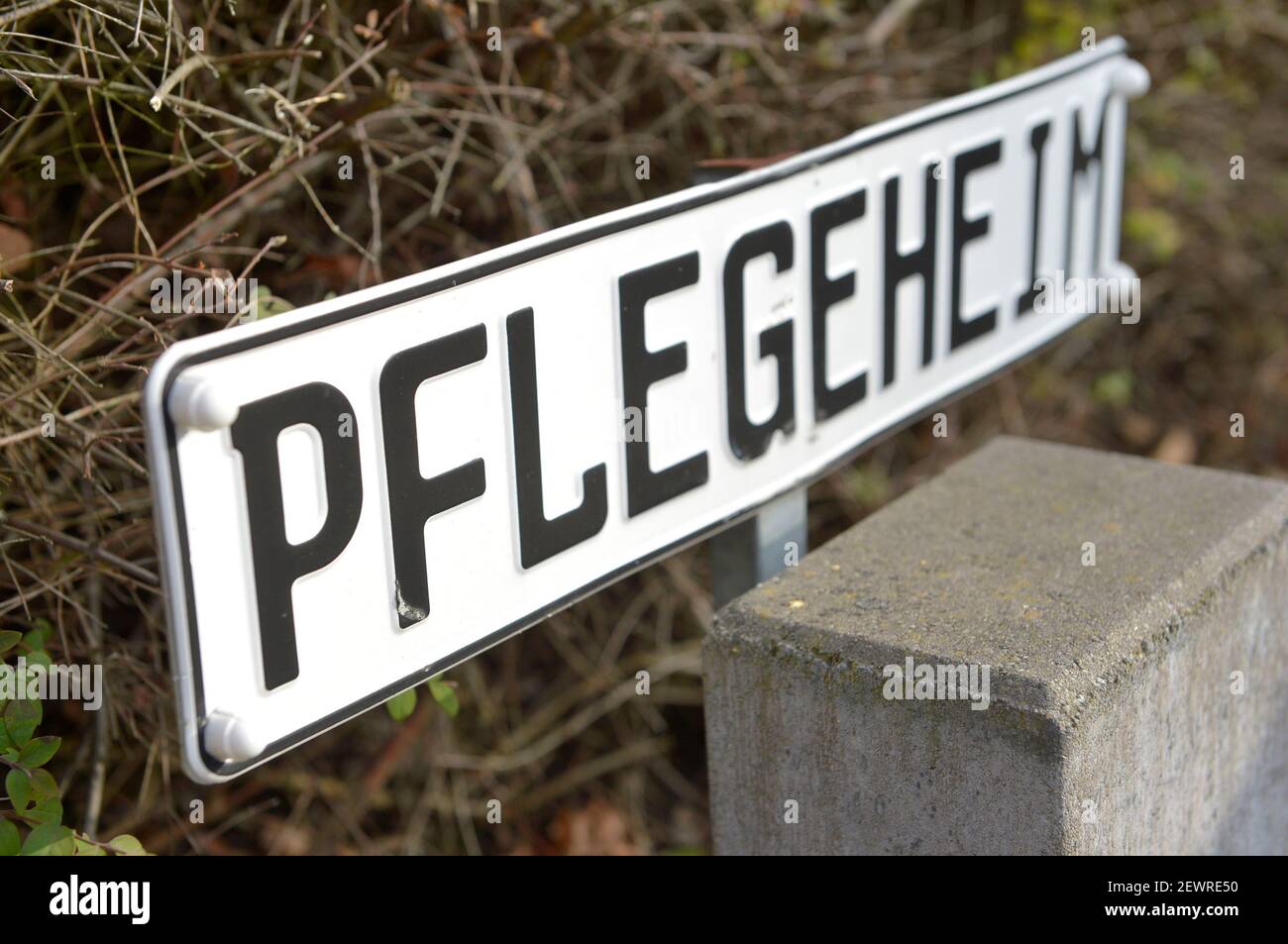 Care home parking sign hi-res stock photography and images - Alamy