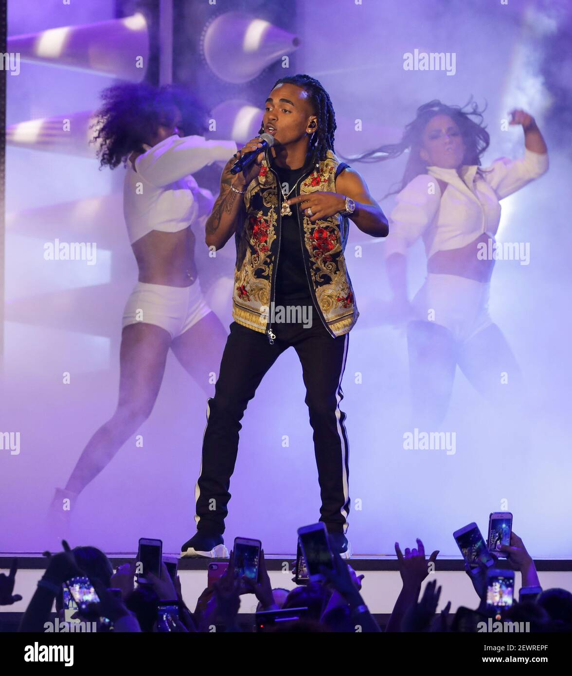 MIAMI, FL - AUGUST 24: Ozuna performs on stage at Telemundo's 2017 ...