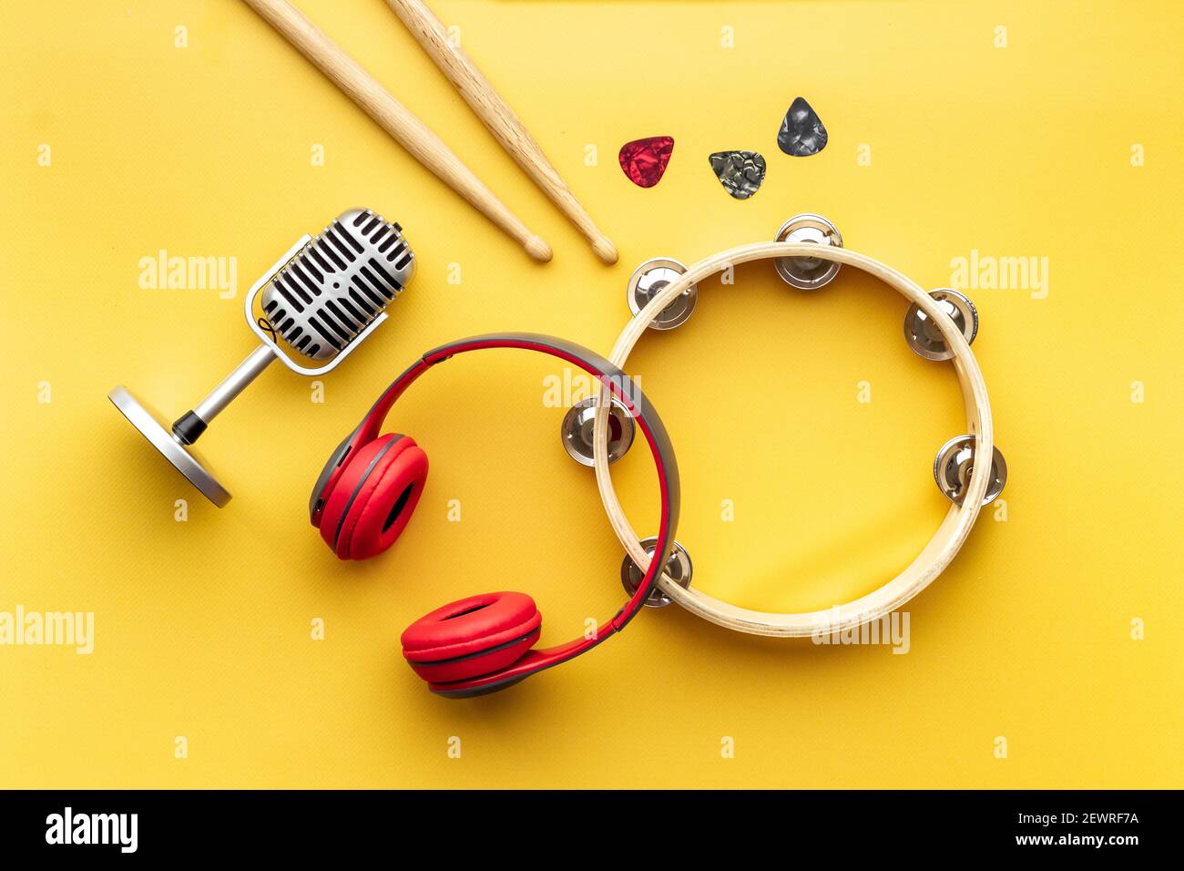 Set of musical instrument top view, flat lay Stock Photo - Alamy