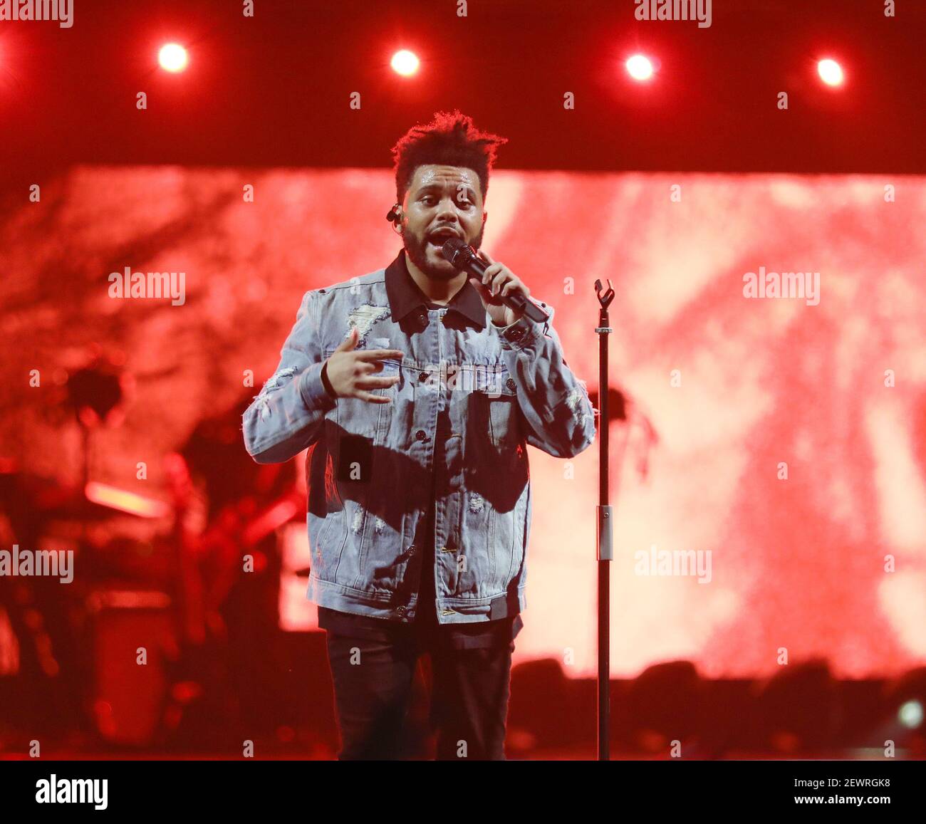 MIAMI, FLORIDA - OCT 24: The Weekend performs during the Starboy World ...
