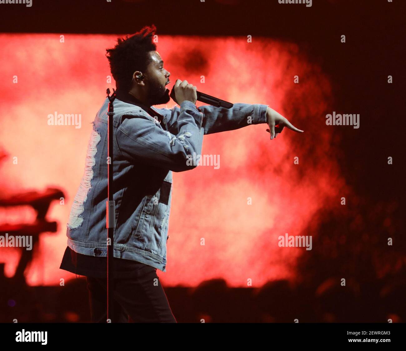 MIAMI, FLORIDA - OCT 24: The Weekend performs during the Starboy World ...
