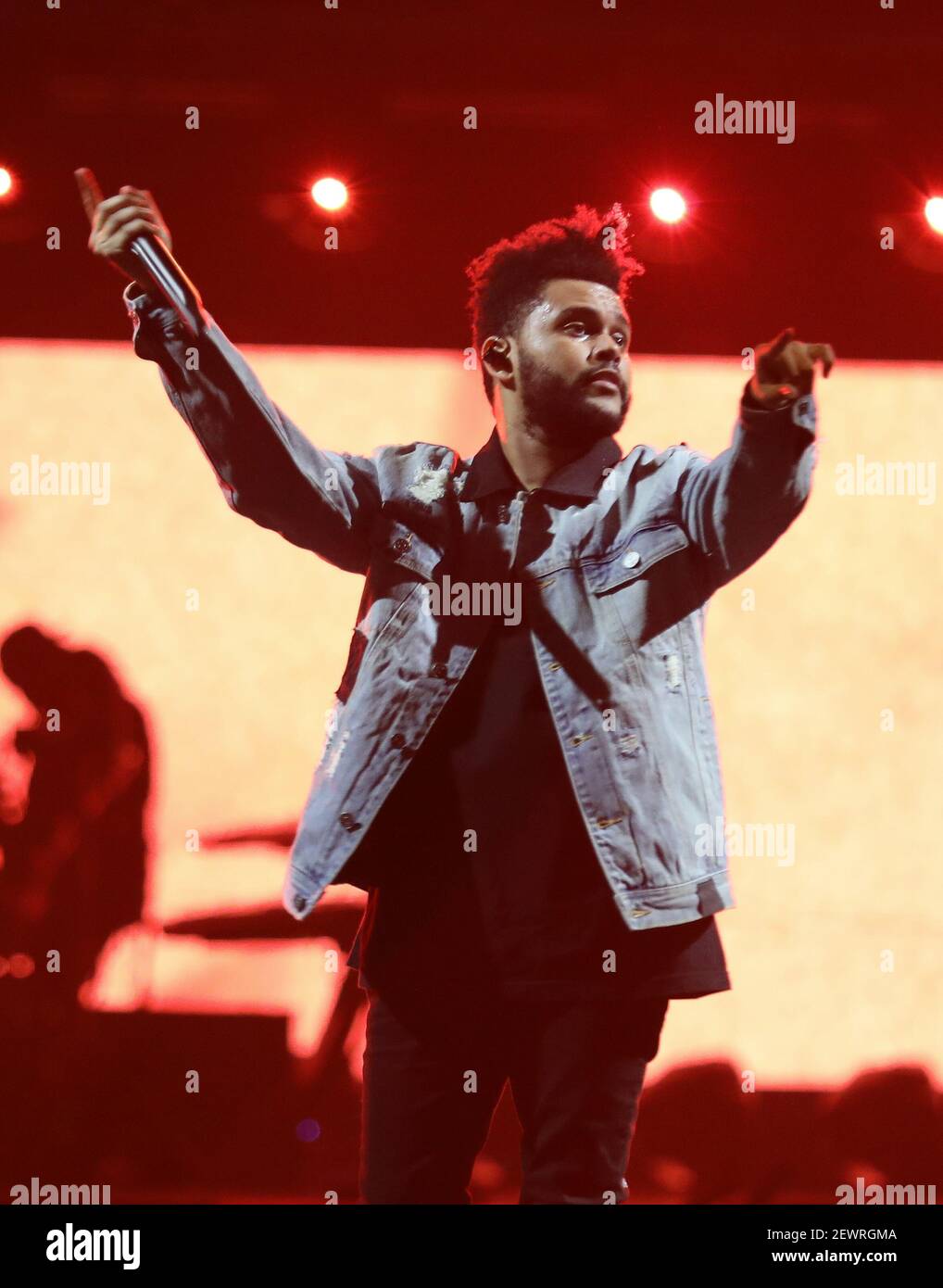 MIAMI, FLORIDA - OCT 24: The Weekend performs during the Starboy World ...