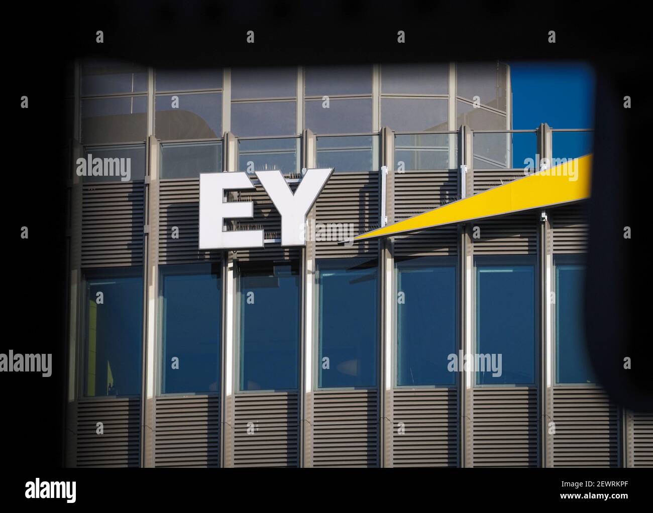 Ey Symbol High Resolution Stock Photography and Images - Alamy