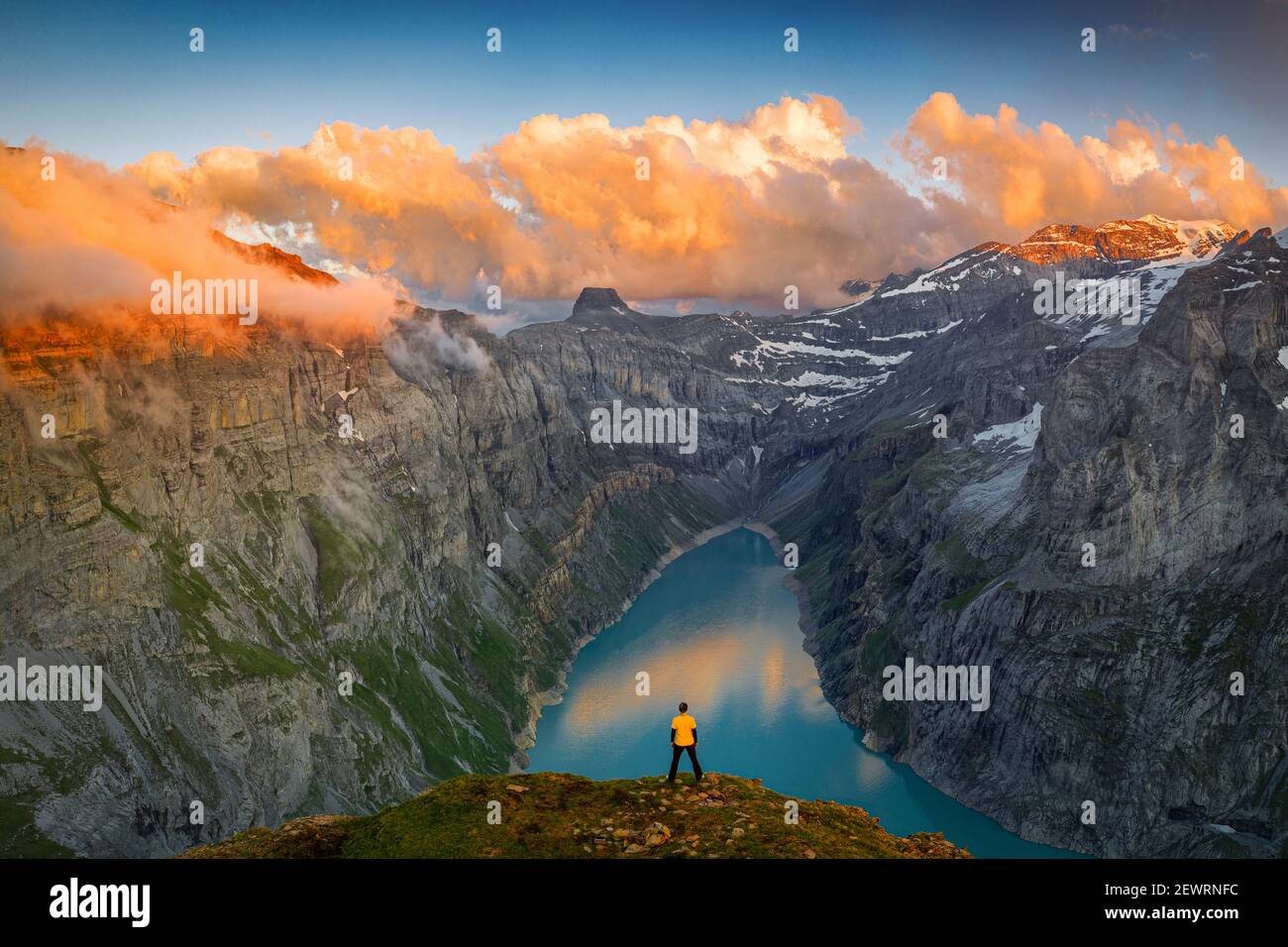 Man on rocks looking over hi-res stock photography and images - Alamy