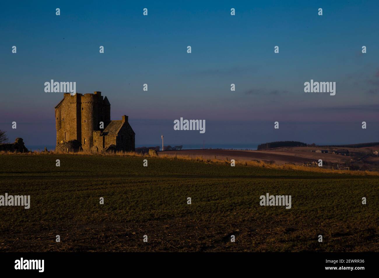 16th century castle scotland hi-res stock photography and images - Alamy