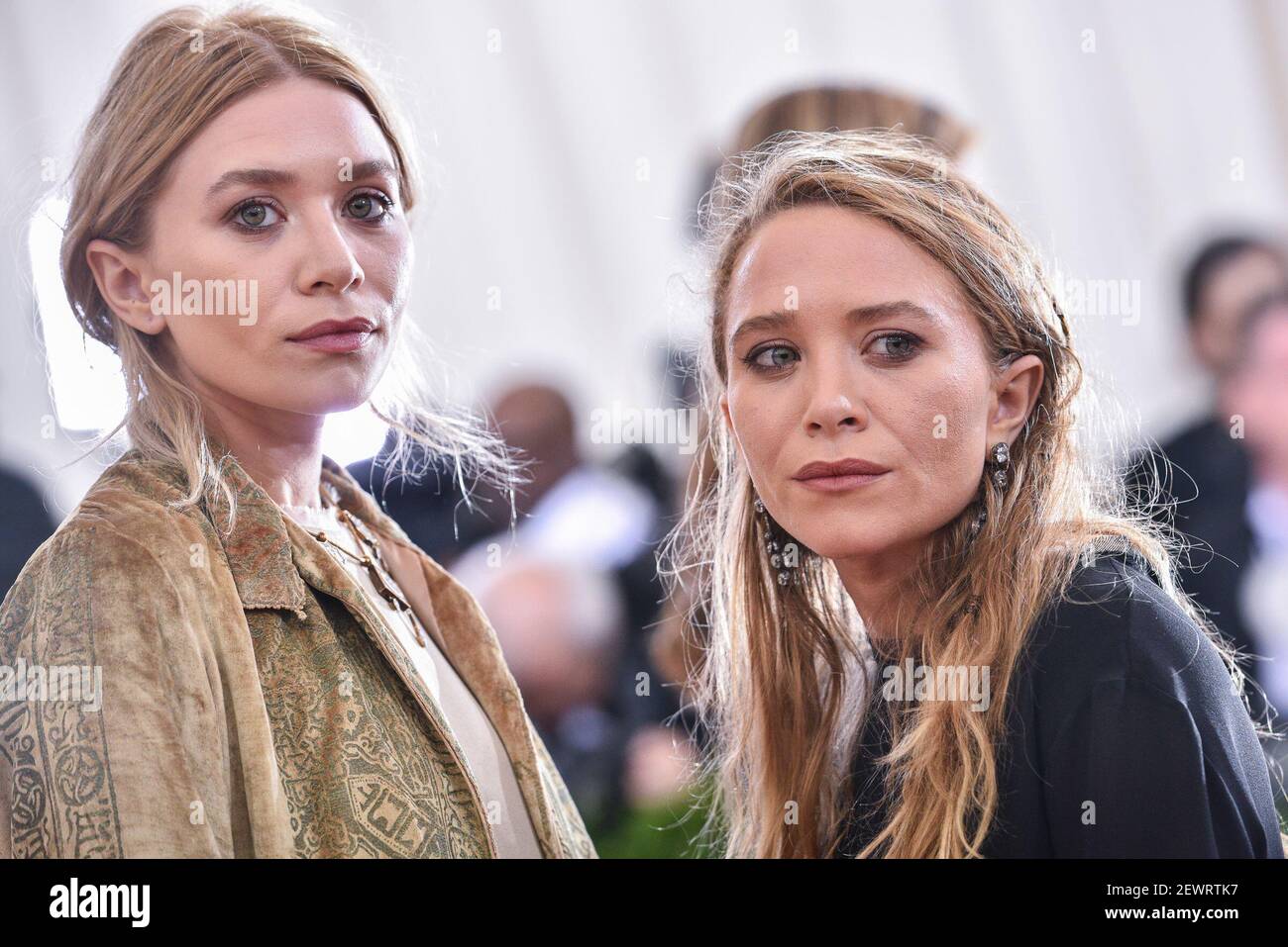 Mary-Kate Olsen and Ashley Olsen arriving at the 2016 Costume Institute ...