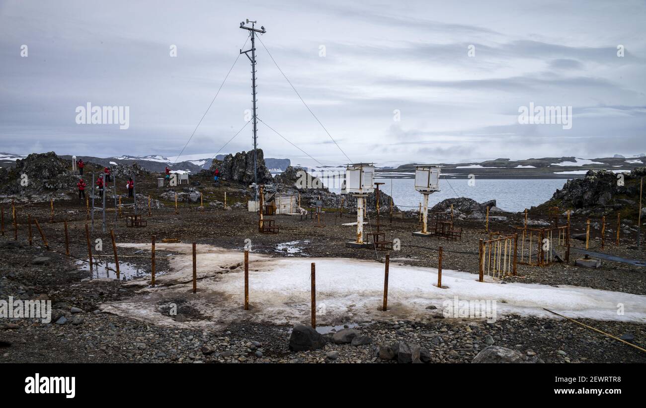 --FILE--The manmade and natural surroundings of the Great Wall Station ...