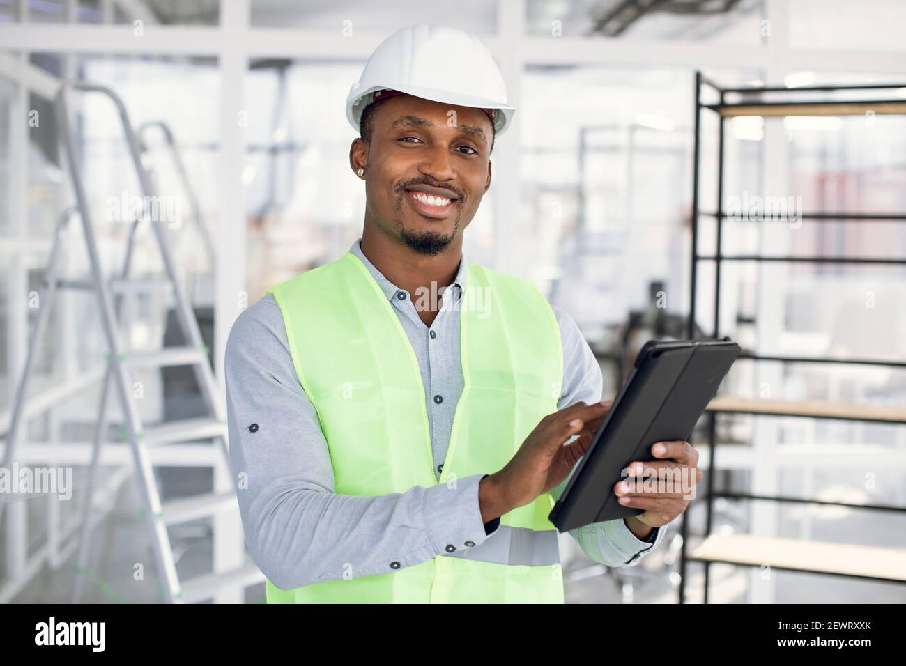 African engineer hi-res stock photography and images - Alamy