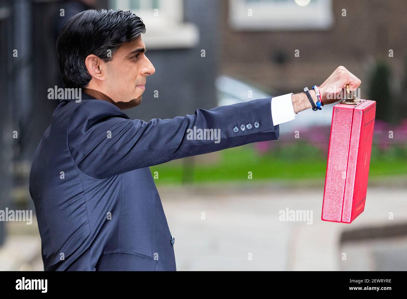 Chancellor Rishi Sunak holds up the Red briefcase outside no11 Downing ...