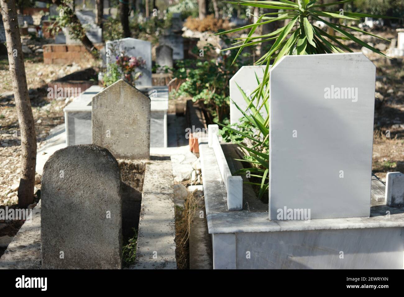 Muslim grave funeral hi-res stock photography and images - Alamy