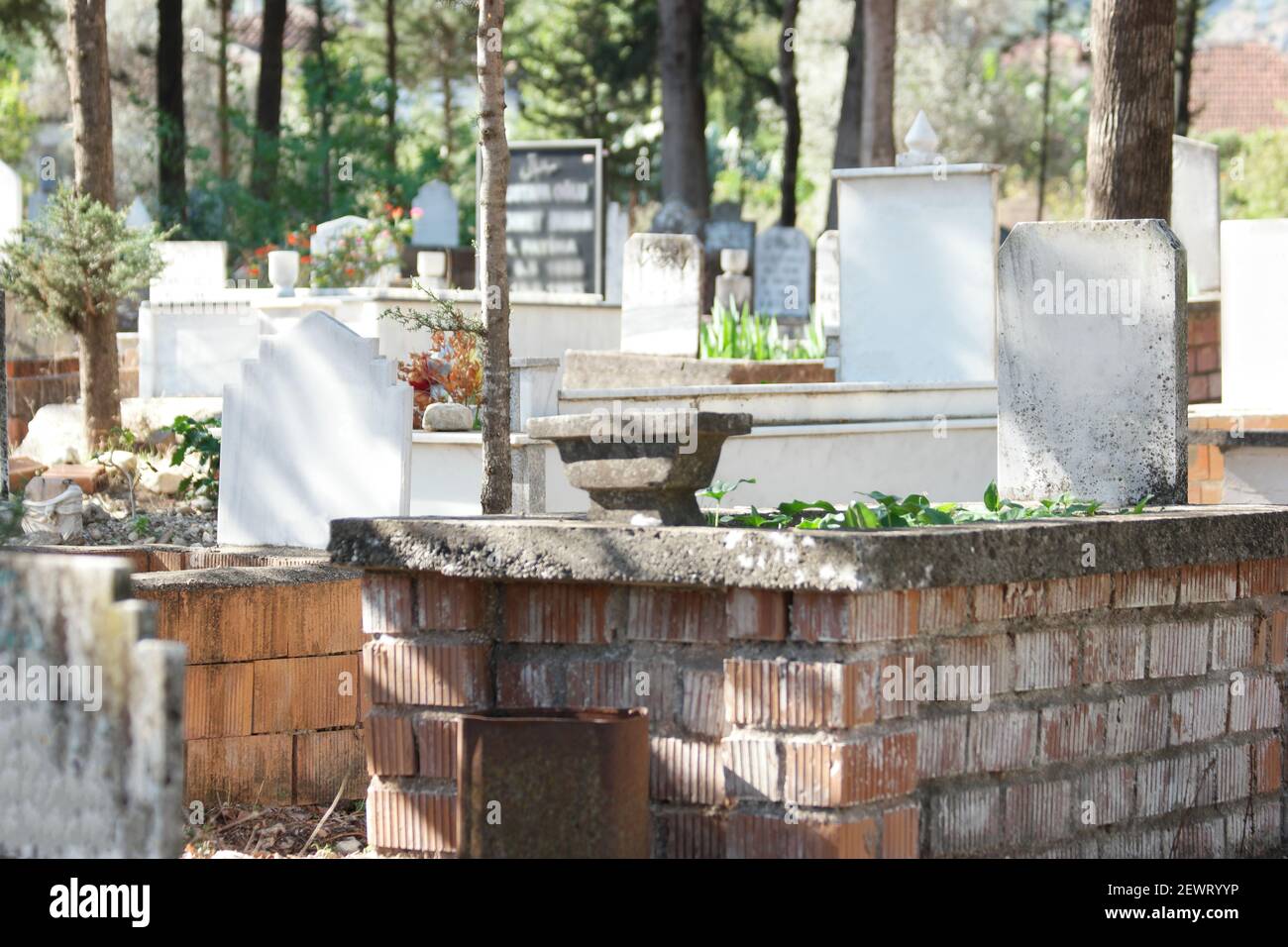 Graves and headstones at Muslim cemetery Stock Photo - Alamy