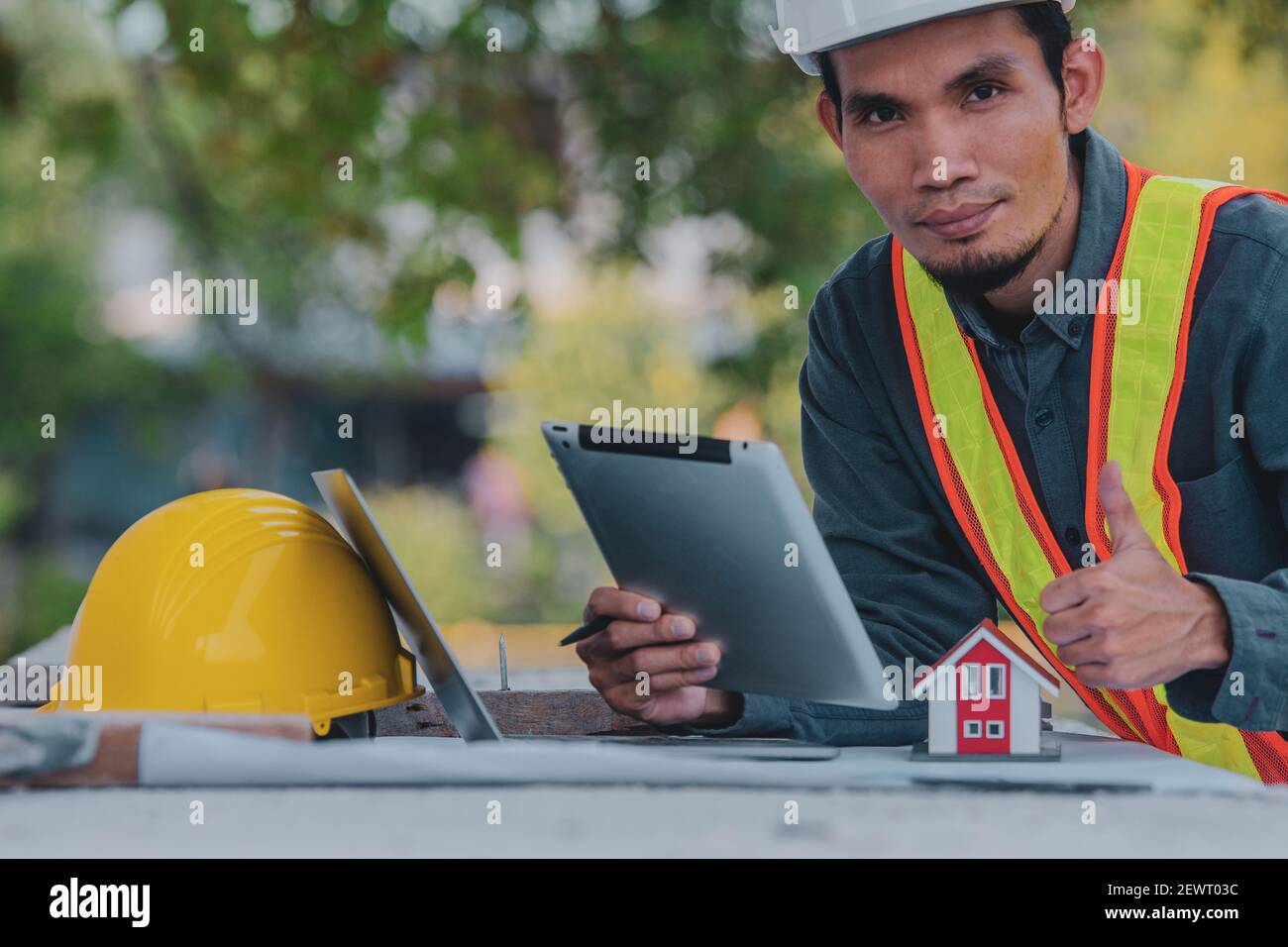 Civil engineer design laptop hi-res stock photography and images - Alamy