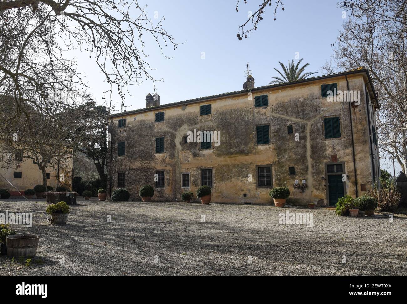 Vecchio edificio di un borgo rurale Stock Photo - Alamy