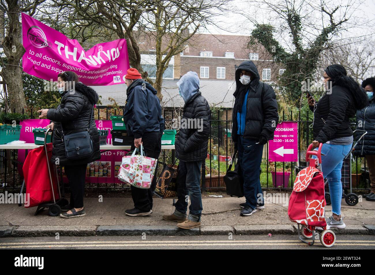 Foodbank queue hi-res stock photography and images - Alamy