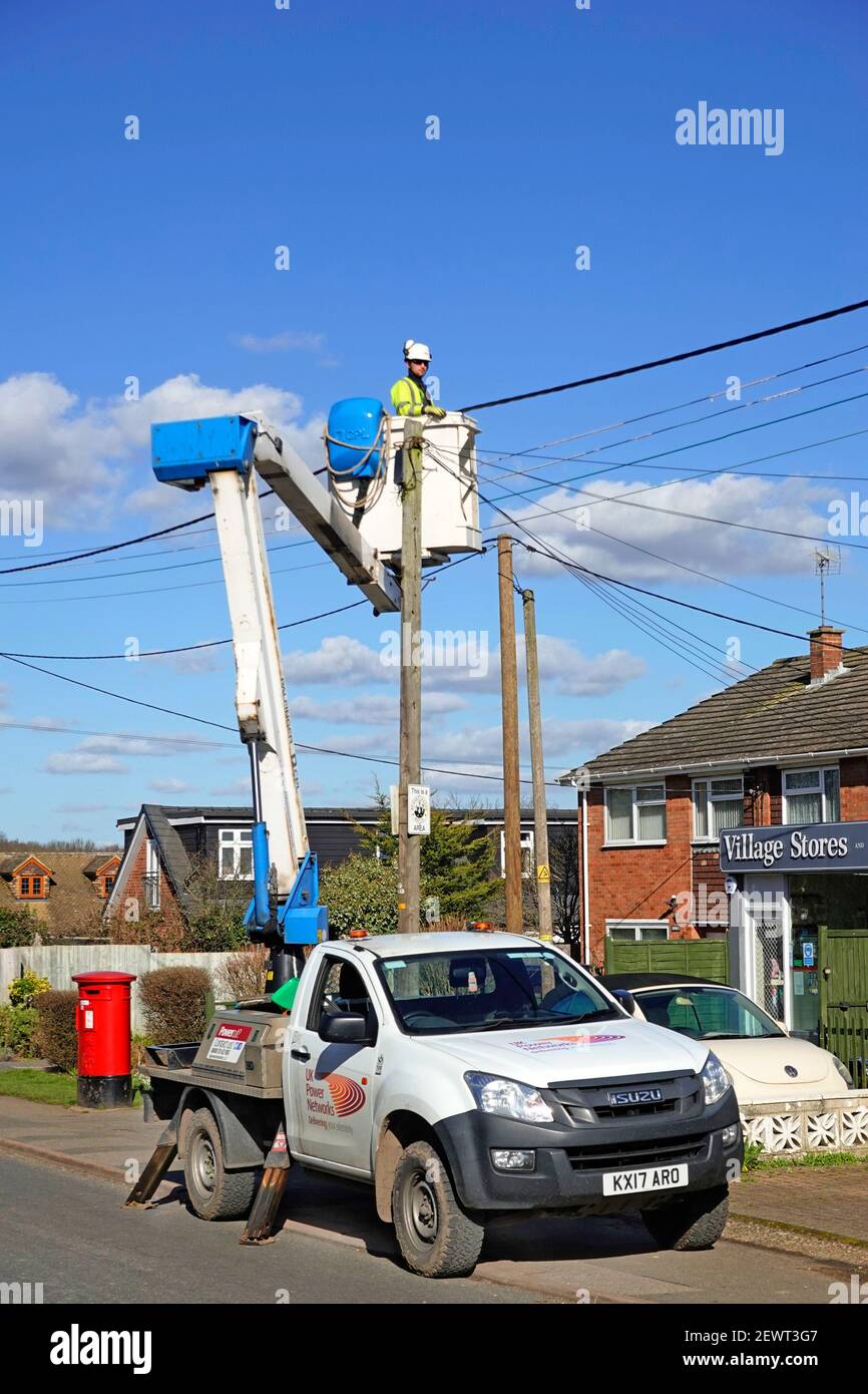 UK Power Networks distribution business cherry picker truck ...