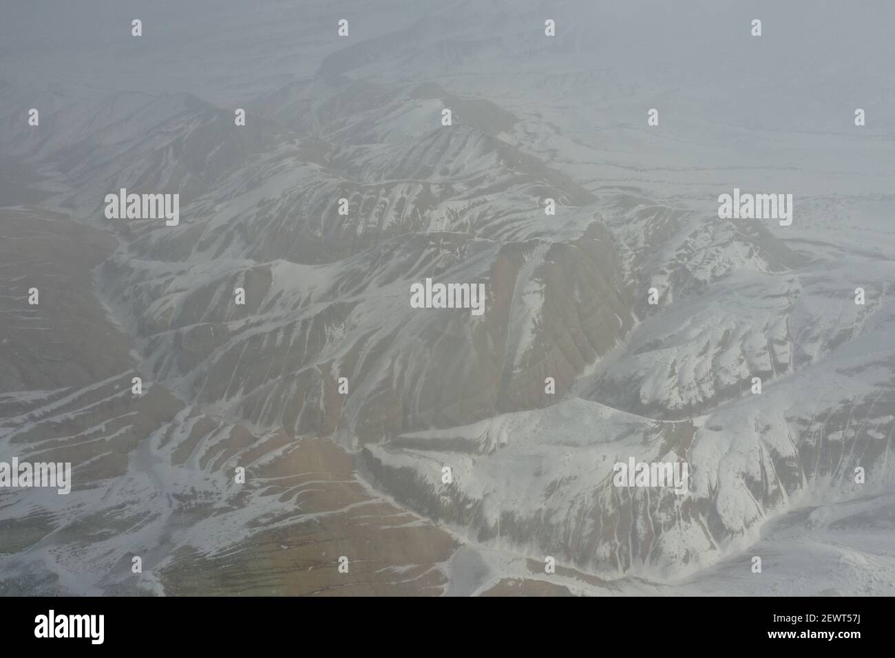 Aerial photos of colorful Hongshanzui on which the snow has not melted ...
