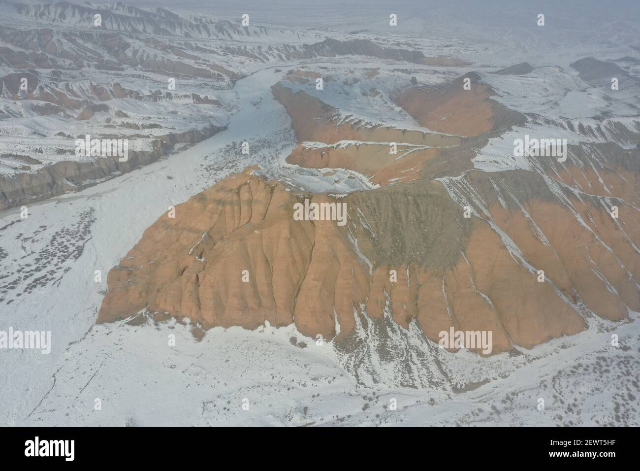 Aerial photos of colorful Hongshanzui on which the snow has not melted ...
