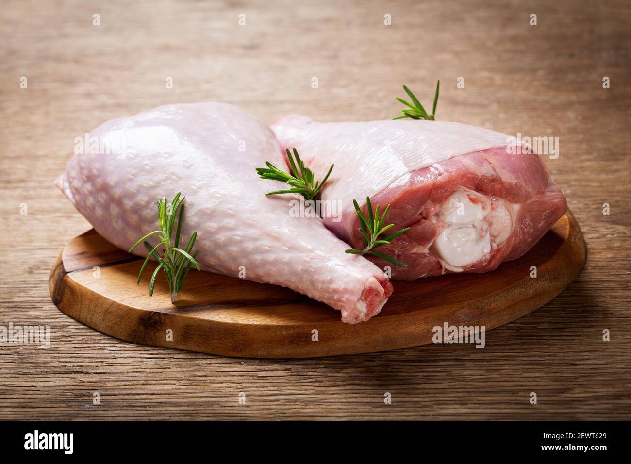 Turkey legs uncooked hi-res stock photography and images - Alamy
