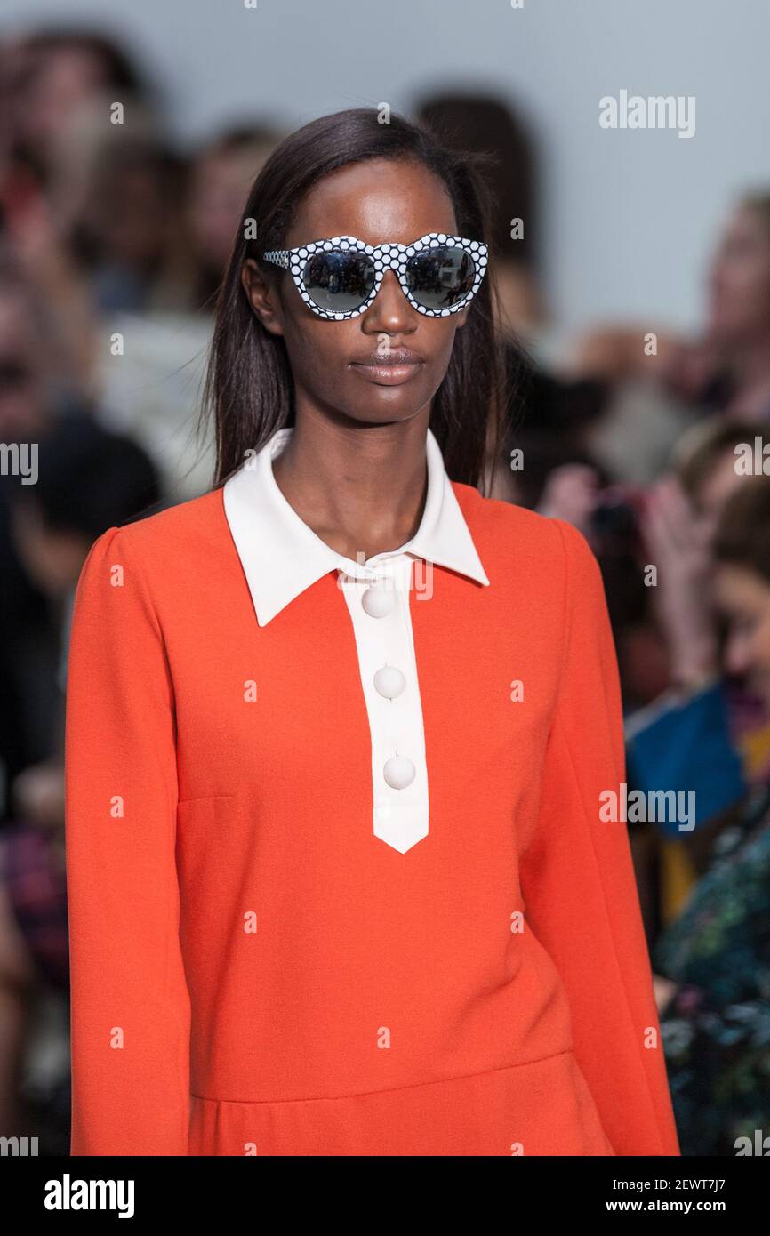 A model on the catwalk at the fashion show hi-res stock photography and ...