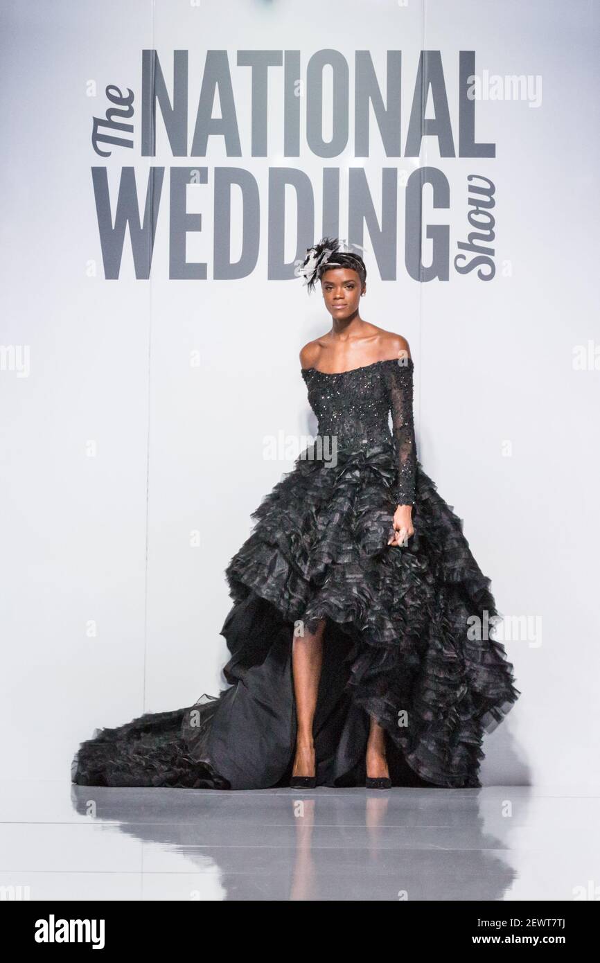 Runway model hi-res stock photography and images - Alamy