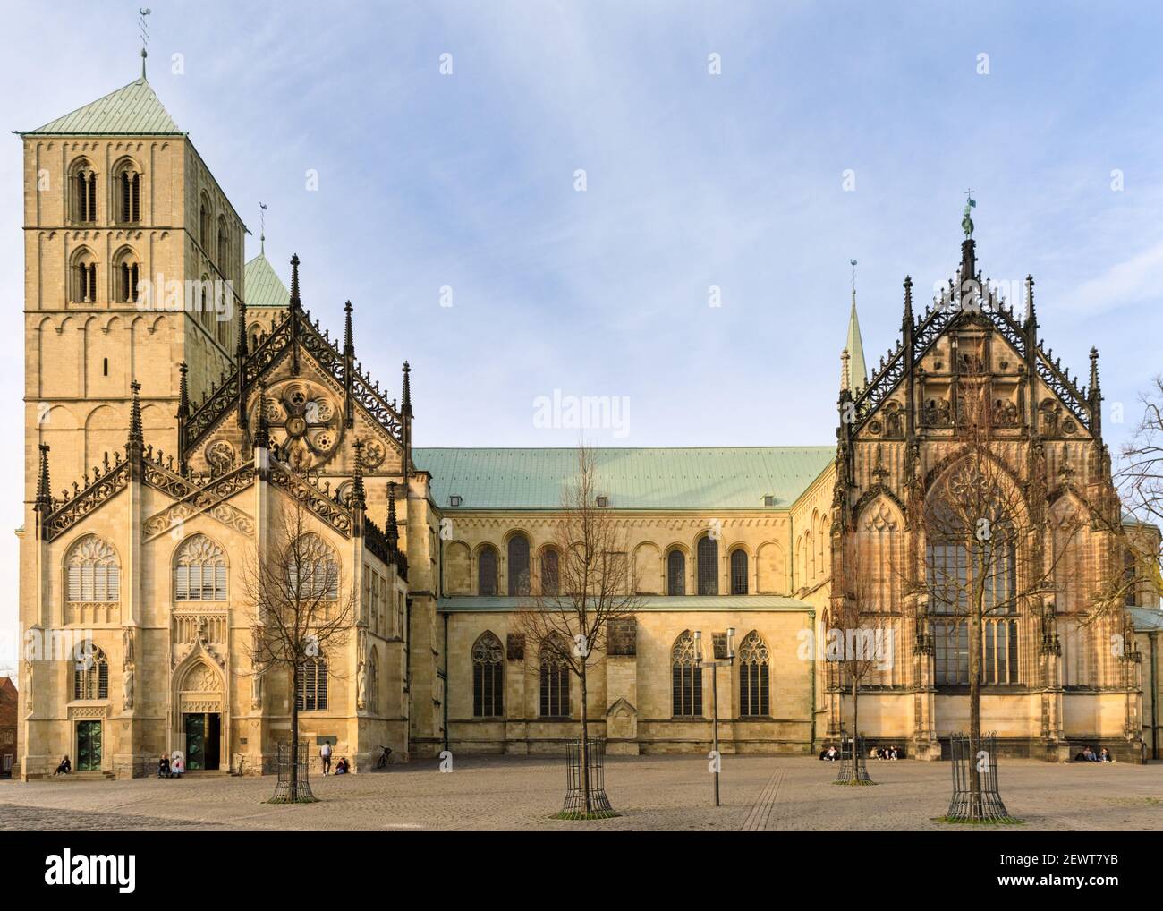 Chatholic cathedral hi-res stock photography and images - Alamy