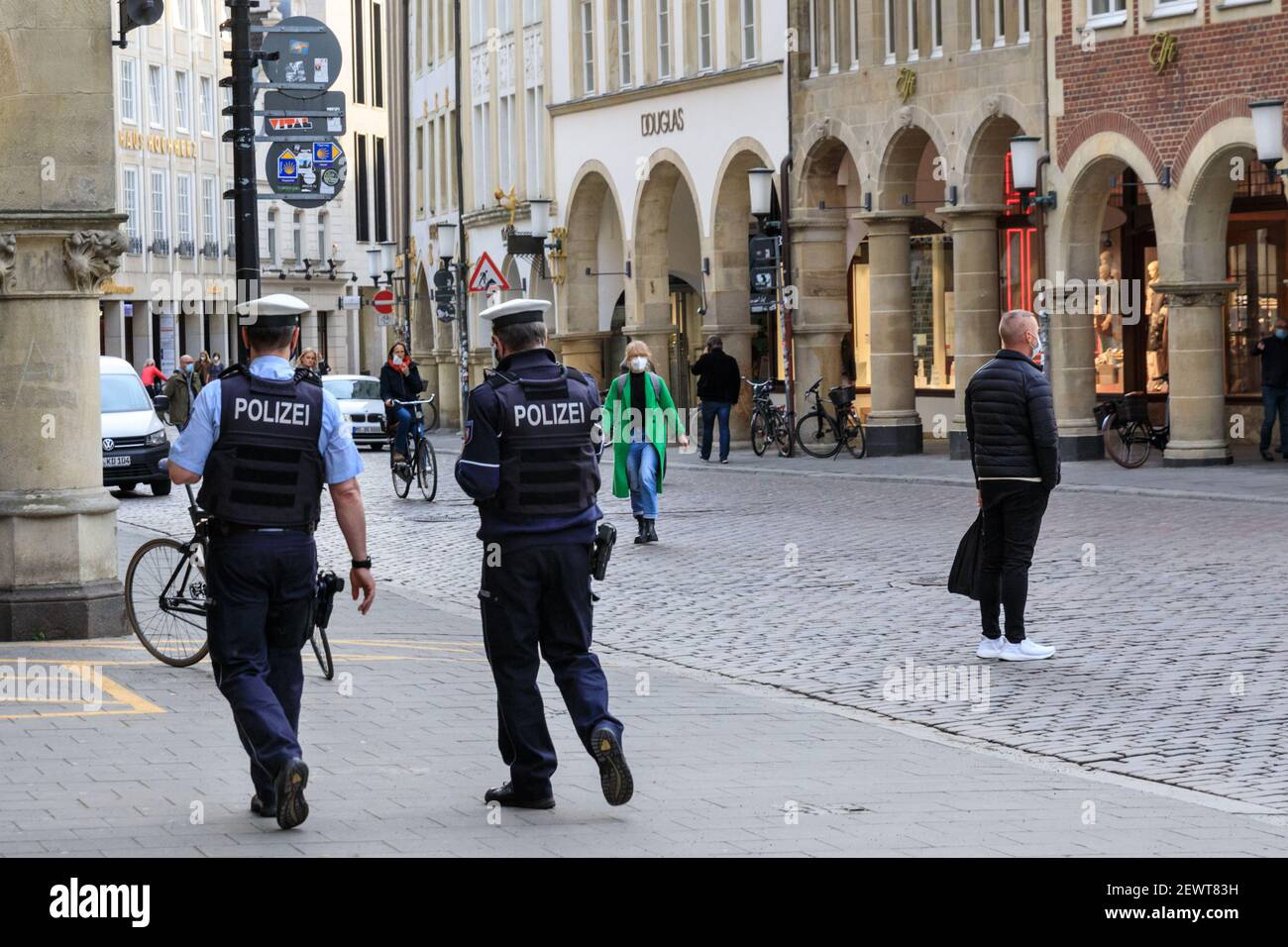 Foot patrol police hi-res stock photography and images - Alamy