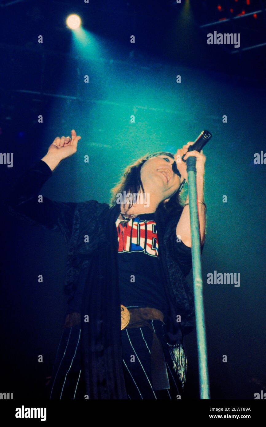 Spike Gray from The Quireboys live at Hammerswithh Odeon. London, 11/14 ...