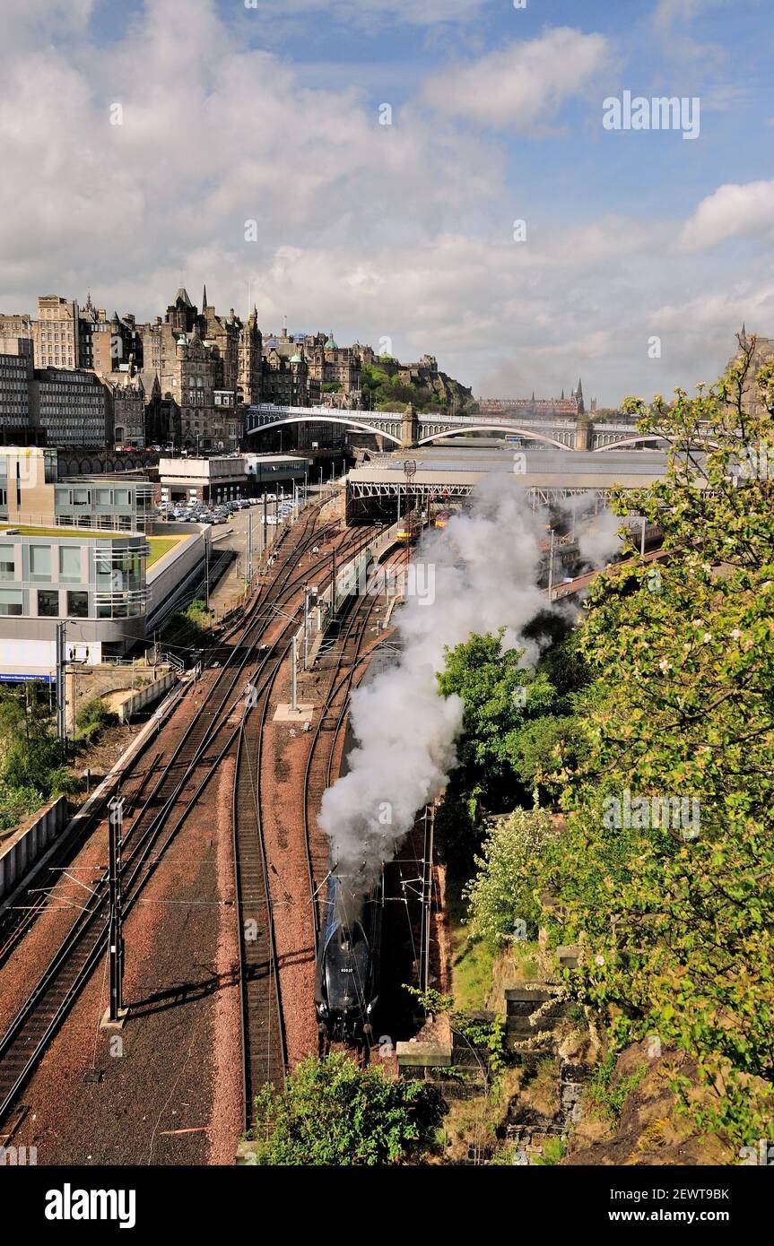 Edinburgh Waverley Station High Resolution Stock Photography and Images ...