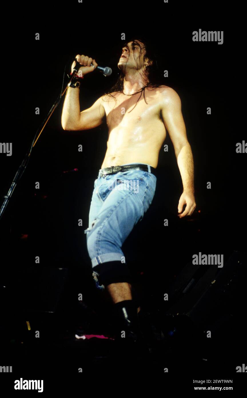 Pat Dubar from Mind Funk live at Hammerswithh Odeon. London, November ...