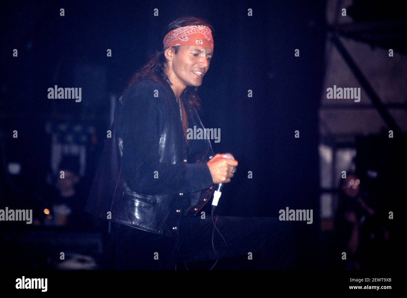 Ray Gillen from Badlands live at the Astoria. London, 11/29/1991 ...