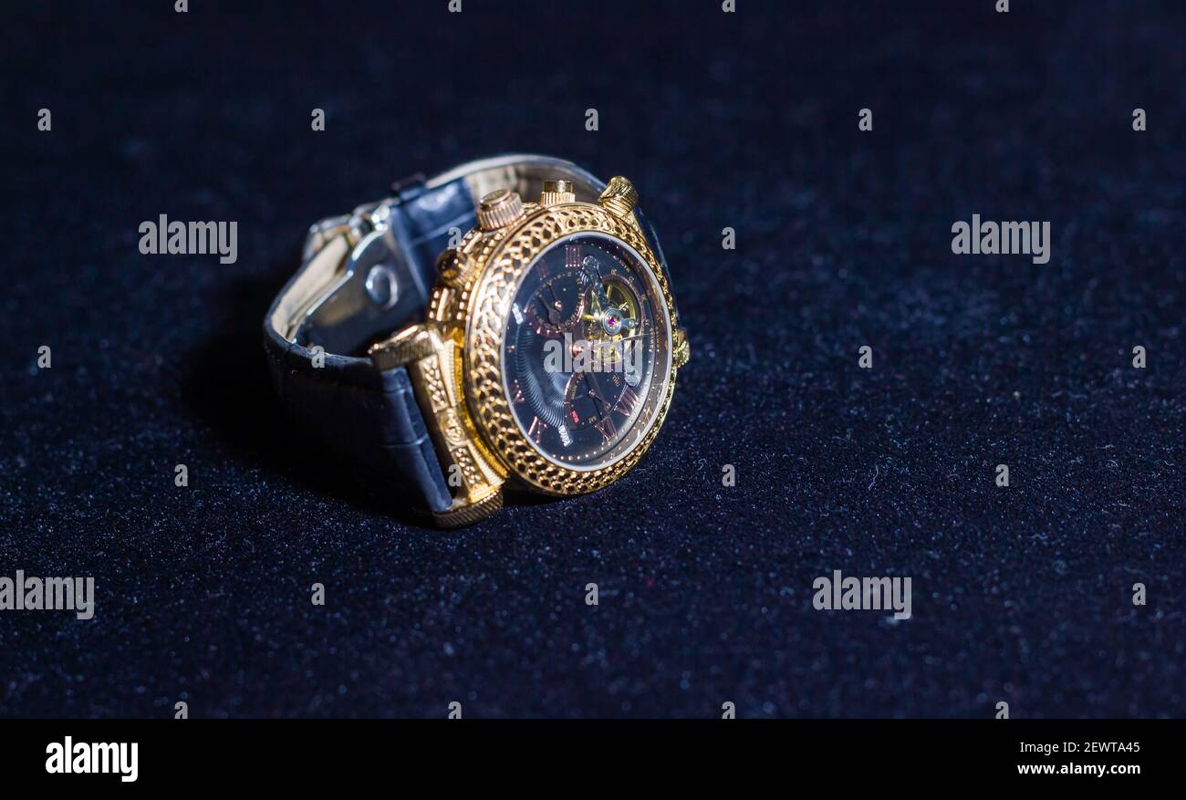 Old fashioned stopwatch hi-res stock photography and images - Alamy