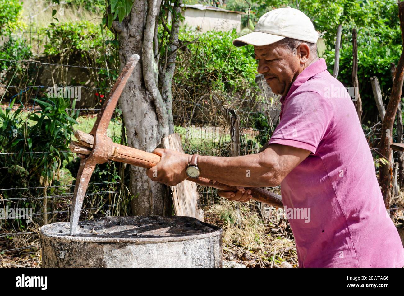 Man using pickaxe hi-res stock photography and images - Alamy