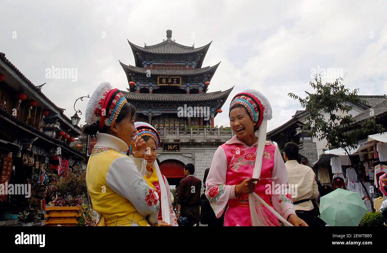 BAI WOMEN, DALI, YUNNAN PROVINCE, CHINA PIC MIKE WALKER, SEPTEMBER 2007 ...