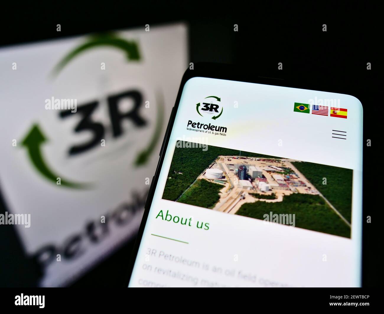 Mobile phone with website of Brazilian oil and gas company 3R Petroleum ...