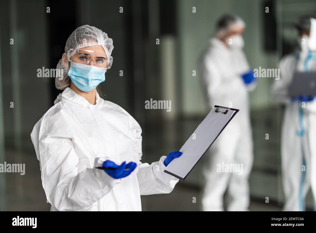 Doctor hazmat suits hospital hi-res stock photography and images - Alamy