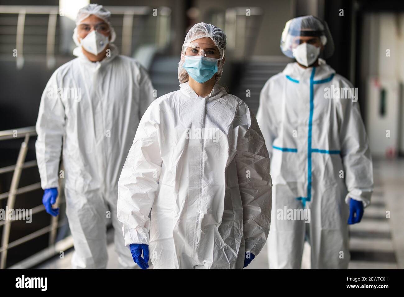 Doctor hazmat suits hospital hi-res stock photography and images - Alamy