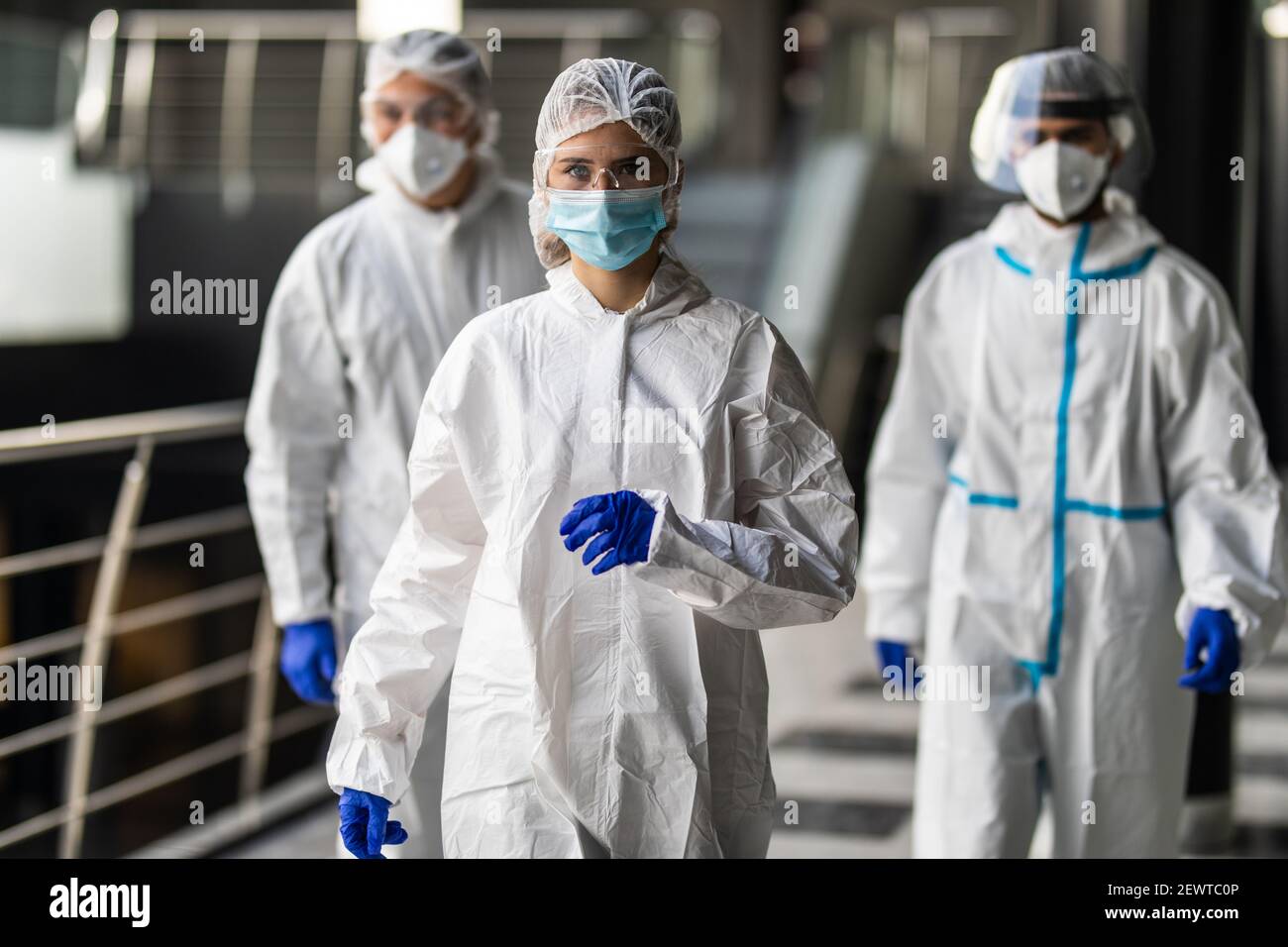 Doctor hazmat suits hospital hi-res stock photography and images - Alamy