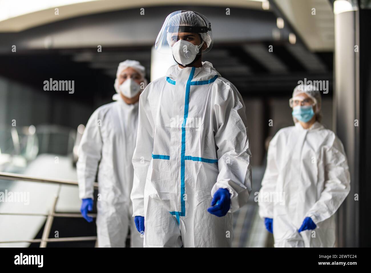 Doctor hazmat suits hospital hi-res stock photography and images - Alamy