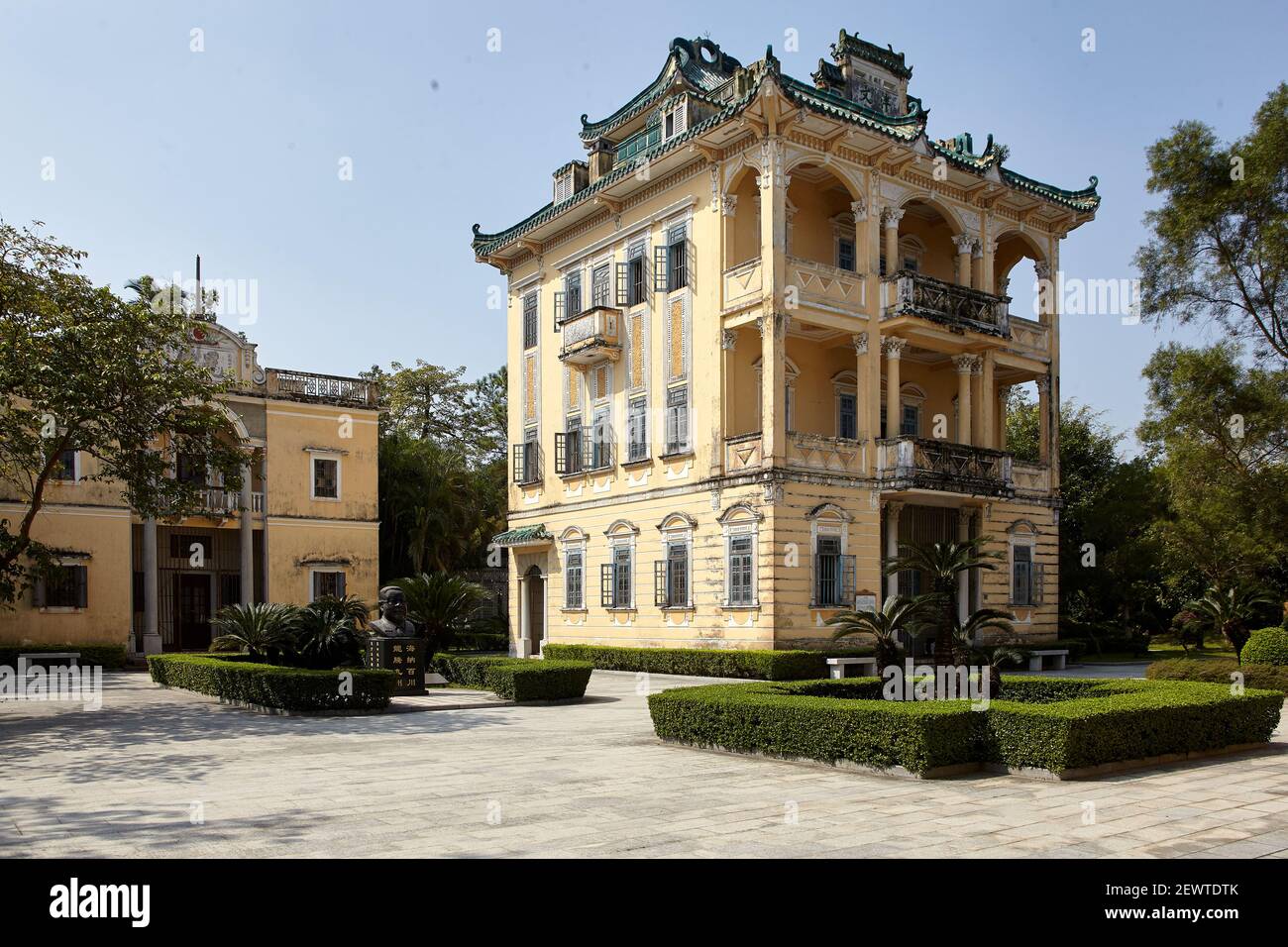 Pan Li building where Xie Weili lived with his wives. Liyuan or Li ...