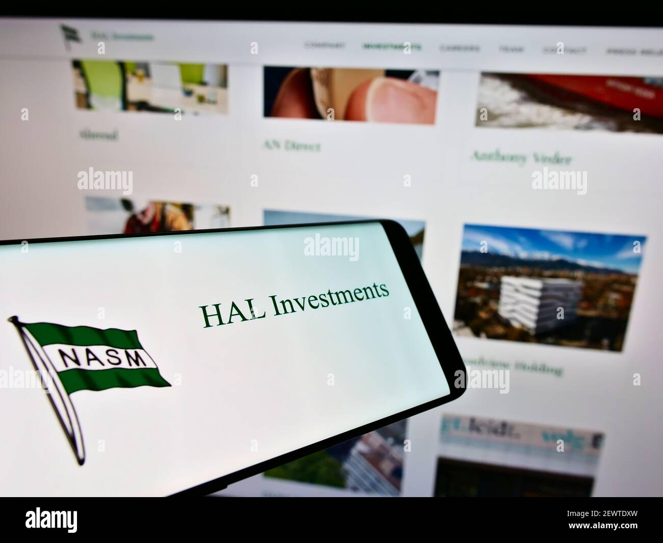 Hal holding n v hi-res stock photography and images - Alamy
