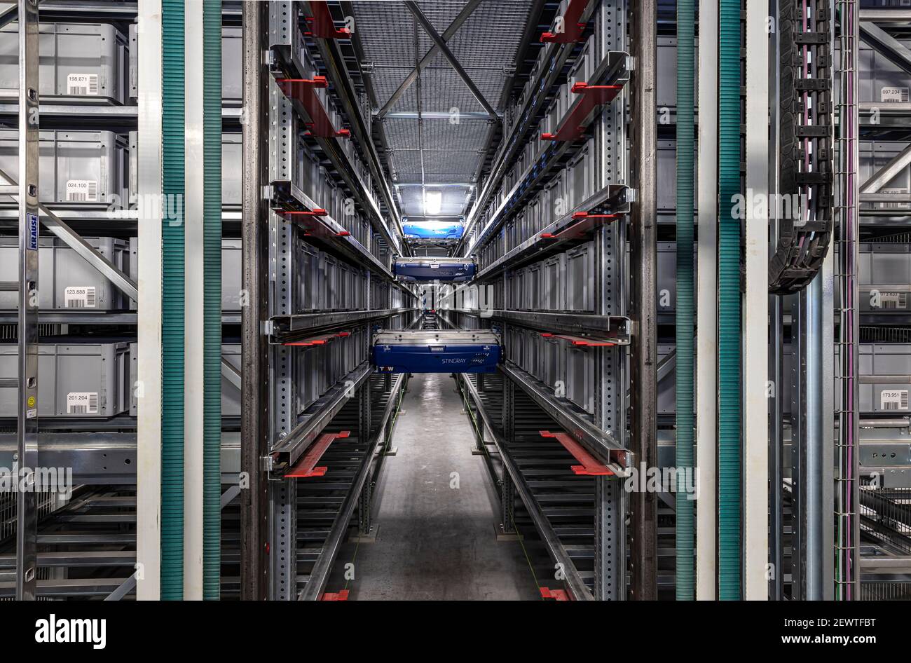 Automated tranport shuttle system in distribution warehouse Stock Photo ...