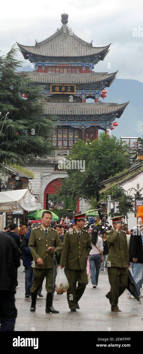 SOLDIERS, DALI, YUNNAN PROVINCE, CHINA PIC MIKE WALKER, SEPTEMBER 2007 ...
