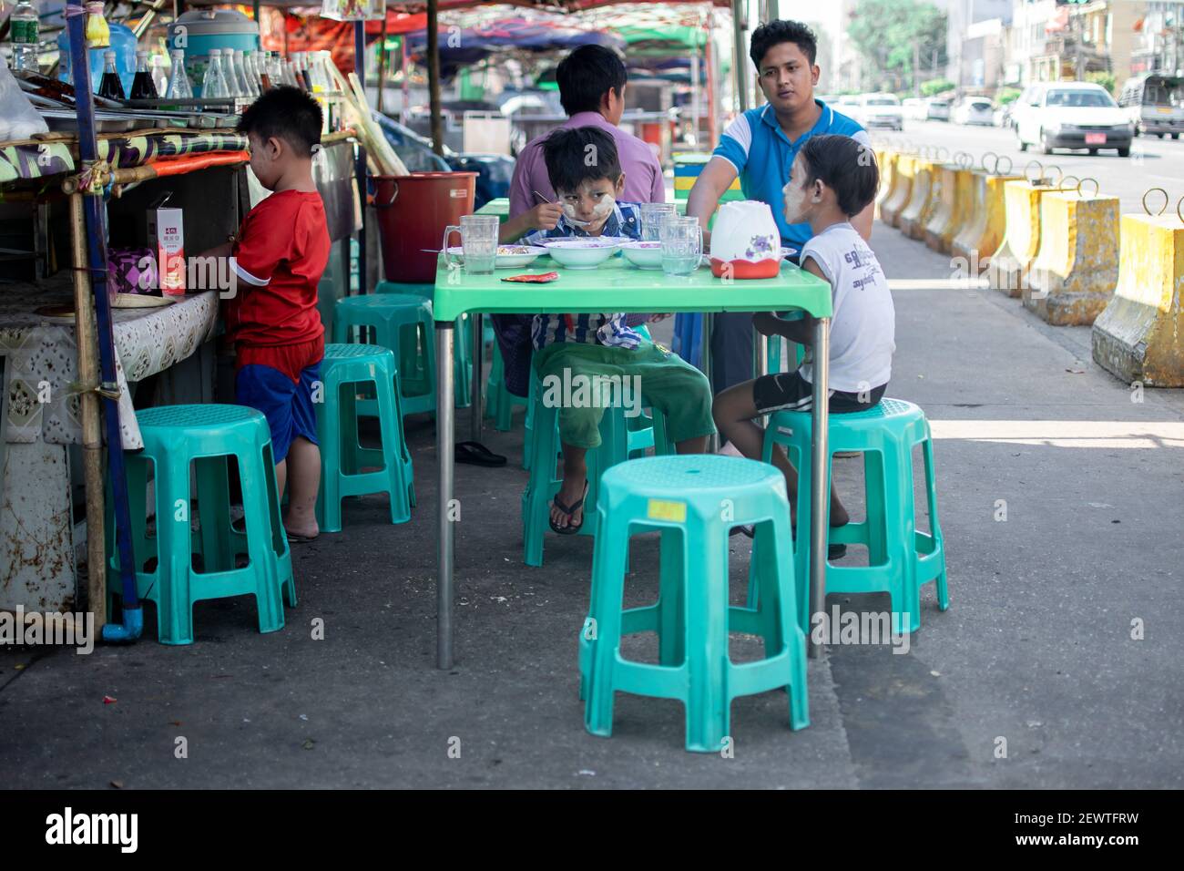 Family life in myanmar hi-res stock photography and images - Alamy