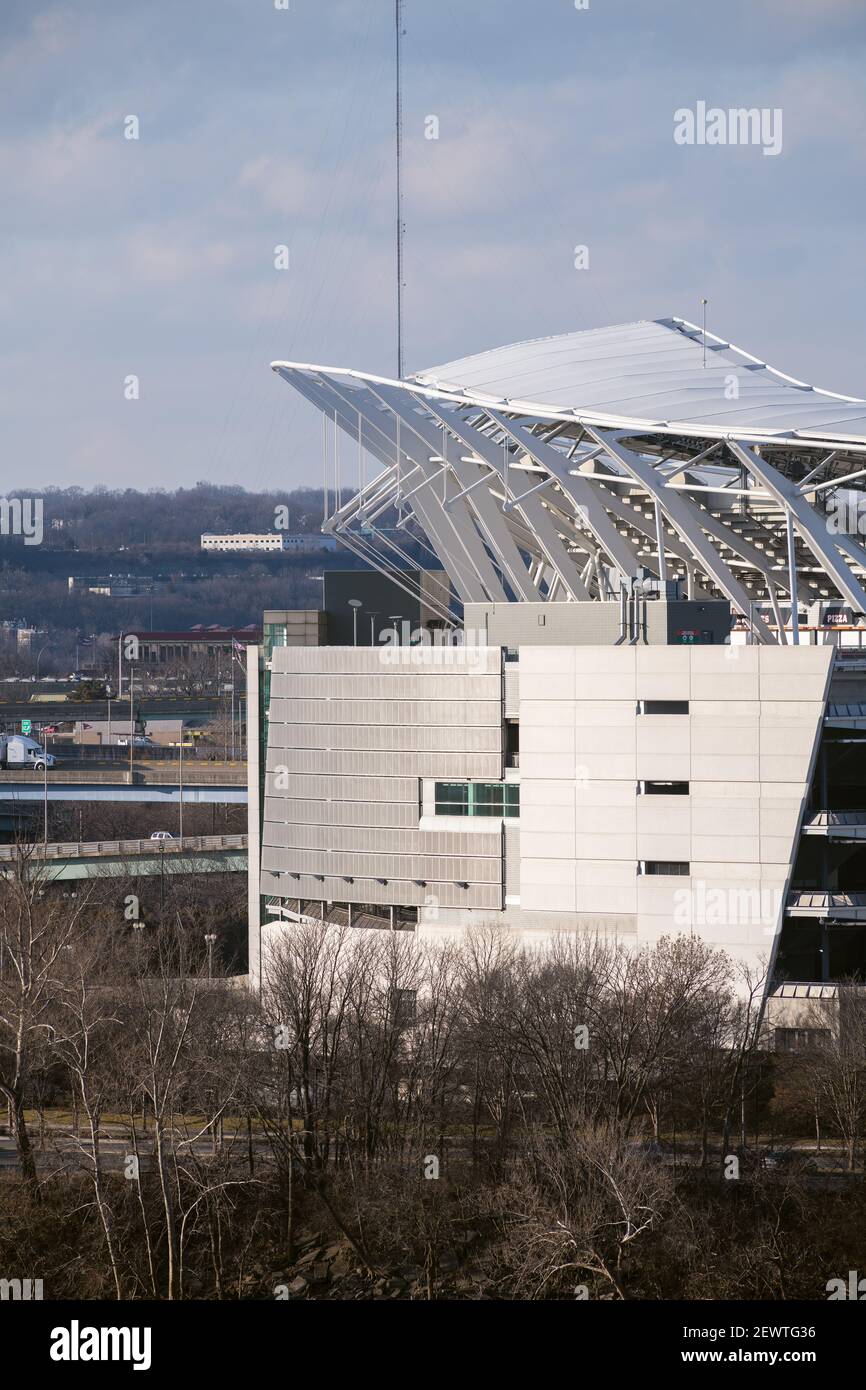 American football stadium exterior hi-res stock photography and images ...