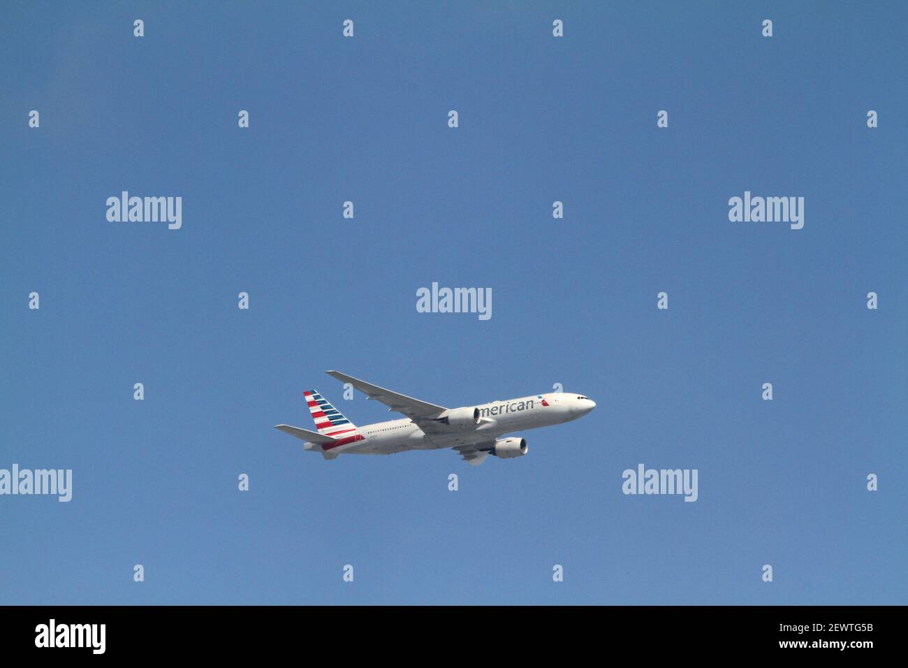 An American Airlines plane in flight Stock Photo - Alamy